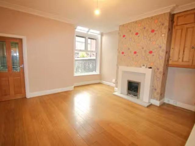 New 1 BA 3 bedroom terraced house for rent in Franklin Road, W.