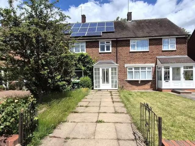Cozy 1 BA 3 bedroom terraced house for rent in Hamstead Road.