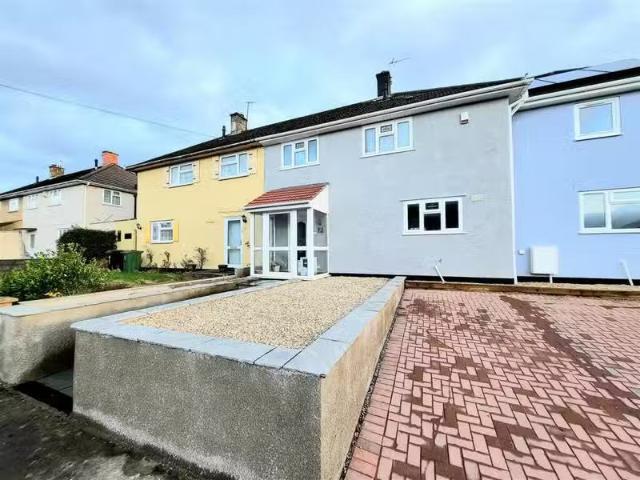 Cozy 1 BA 3 bedroom terraced house for rent in Keinton Walk, B.