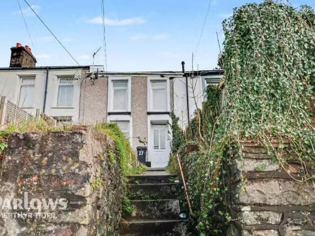 Deal! 1 BA 3 bedroom terraced house for rent in Lower Mount Pl.