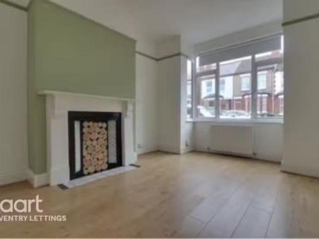 New 1 BA 3 bedroom terraced house for rent in Queensland Avenu.