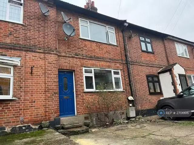 Cozy 1 BA 3 bedroom terraced house for rent in St. James Road.