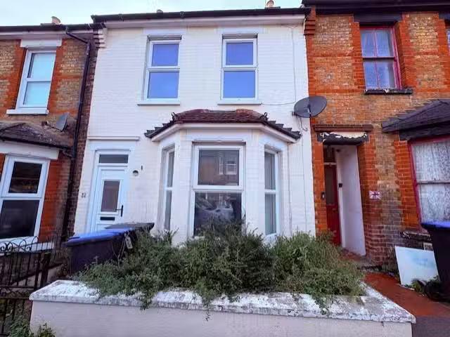 Cozy 1 BA 3 bedroom terraced house for rent in Salisbury Avenu.