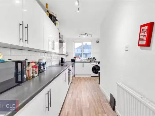 Rental! 1 BA 3 bedroom terraced house for rent in Sandling Ave.