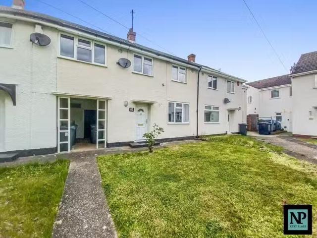 Cozy 1 BA 3 bedroom terraced house for rent in Shopton Road, B.