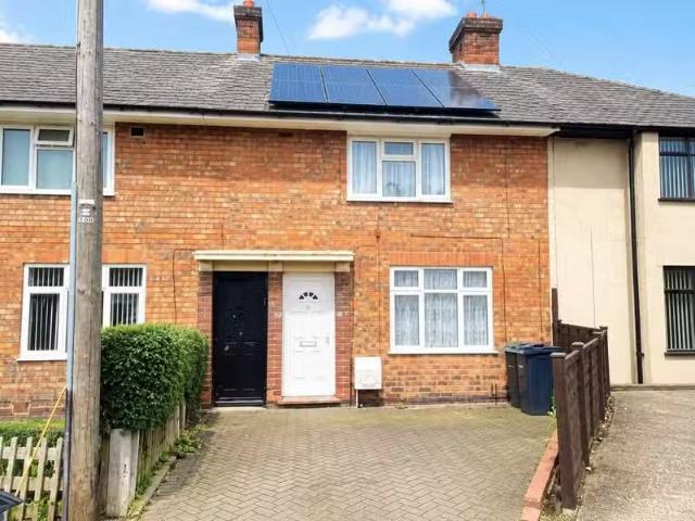 Cozy 1 BA 3 bedroom terraced house for rent in Wanstead Grove.