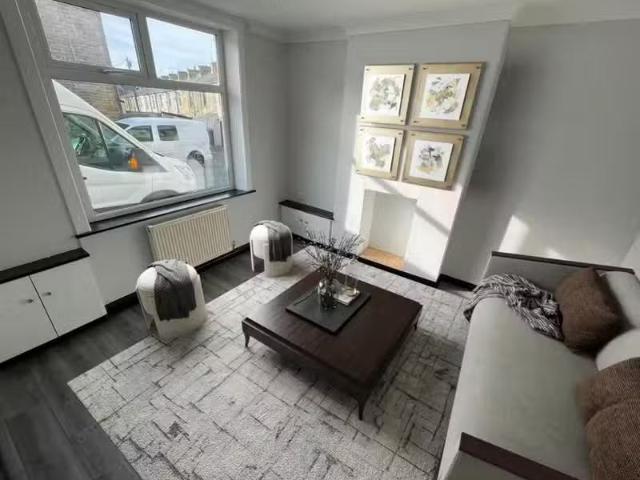 Cozy 1 BA 3 bedroom terraced house for rent in Woodbine Road.