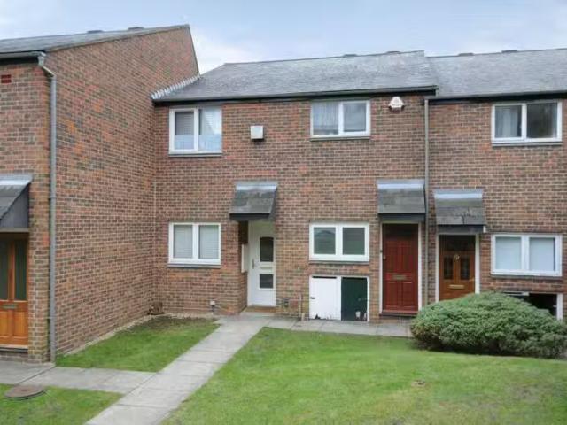 Unique 1 BA 1 bedroom maisonette for rent in Thirlmere Gardens.