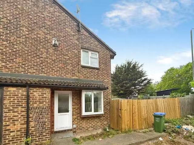 Cozy 1 BA 1 bedroom Mid Terrace House to rent, Bernal Close, L.
