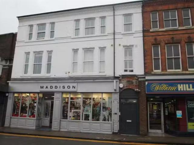 Cheap 1 BA 1 bedroom apartment for rent in 100 High Street, Ha.