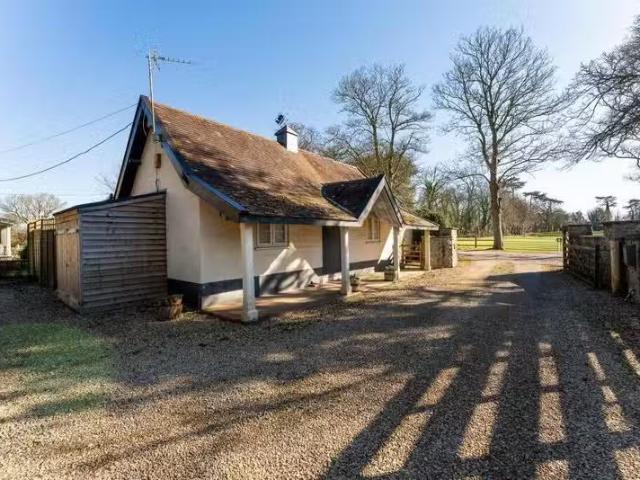 Cozy 1 BA 1 bedroom apartment for rent in The Dairy, Home Farm.