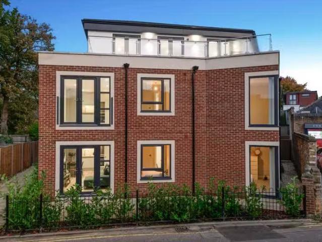 For Rent! 1 BA 1 bedroom apartment for rent in Weybridge, KT13
