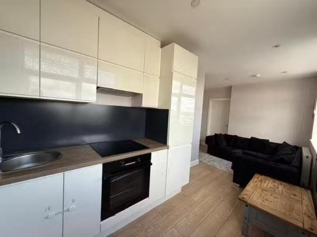 Unique 1 BA 1 bedroom apartment for rent in Buckingham Street.