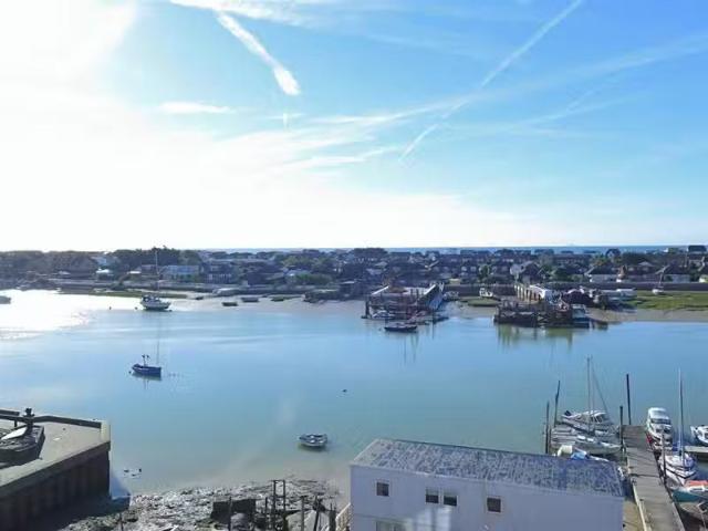 New 1 BA 1 bedroom apartment for rent in Mariner Point, Shoreh.