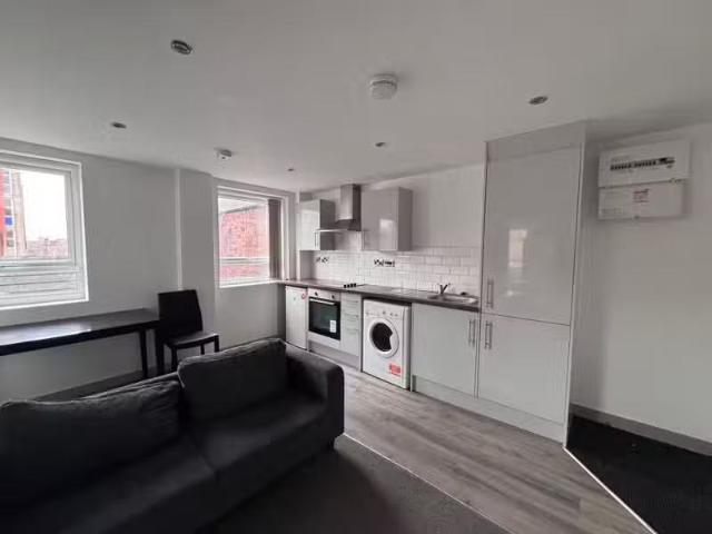 Deal! 1 BA 1 bedroom apartment for rent in South Street, HULL.