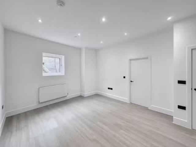 Cheap 1 BA 1 bedroom apartment for rent in St Johns Street, Co.