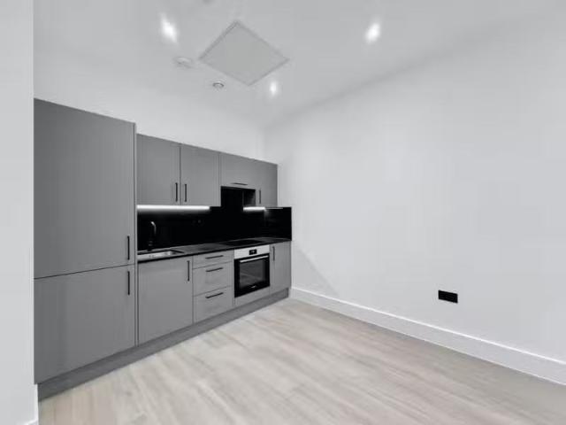 Nice 1 BA 1 bedroom apartment for rent in St Johns Street, Col.