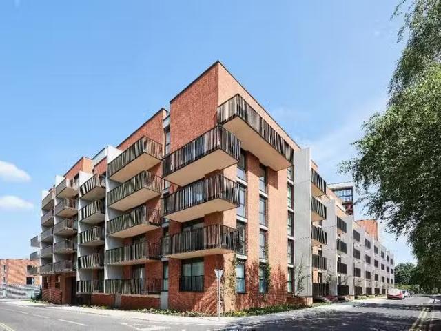 New 1 BA 1 bedroom apartment for rent in Stafford Street, Bris.