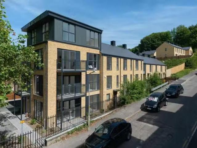 Cozy 1 BA 1 bedroom flat for rent in Coombe Valley Road, Dover.