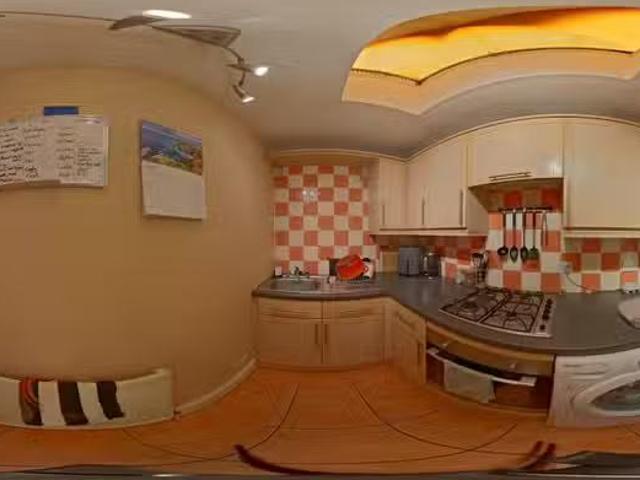 Just in! 1 BA 1 bedroom flat for rent in Copers Cope Road, Bec.