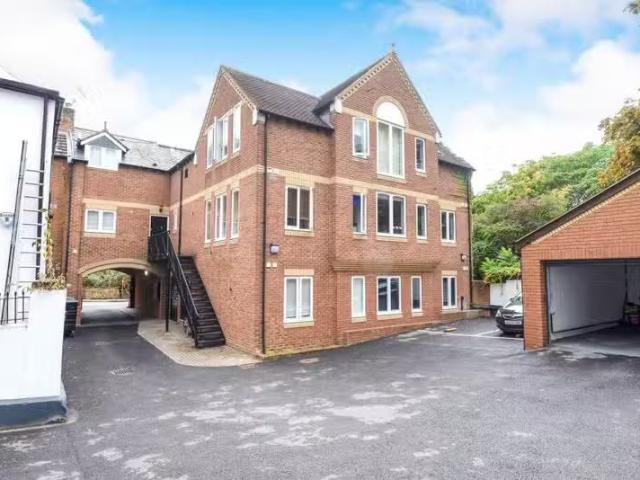 Deal! 1 BA 1 bedroom flat for rent in Chertsey Street, Guildfo.