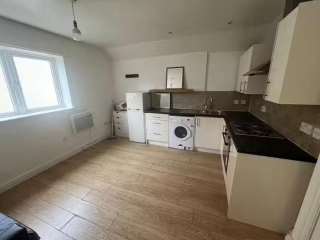 Deal! 1 BA 1 bedroom flat for rent in Albany Road, CF24