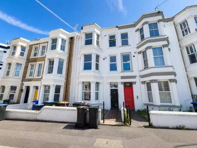 Deal! 1 BA 1 bedroom flat for rent in Gordon Road, Cliftonvill.