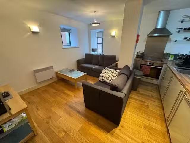 Deal! 1 BA 1 bedroom flat for rent in Georges Square, BRISTOL.