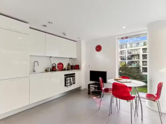Just in! 1 BA 1 bedroom flat for rent in Dance Square, Clerken.