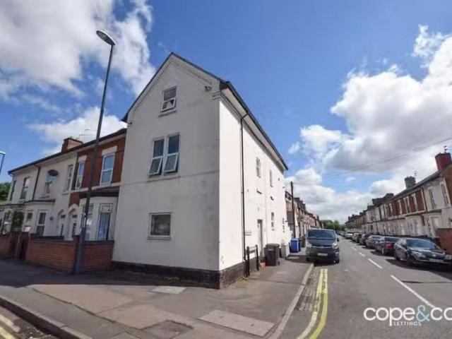 For Rent! 1 BA 1 bedroom flat for rent in Dexter Street, Derby.