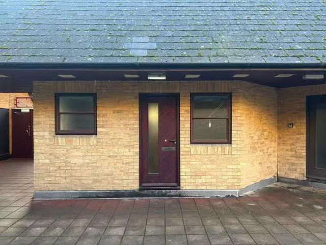 Cozy 1 BA 1 bedroom flat for rent in Eden Hall, Burleigh Stree.