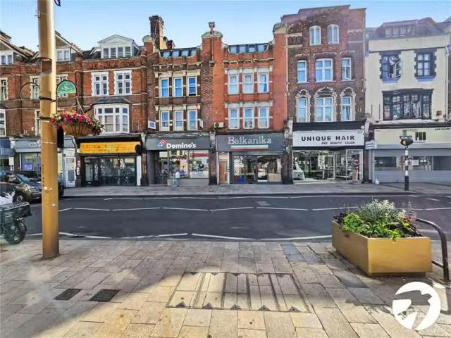 Cozy 1 BA 1 bedroom flat for rent in High Street, Bromley, BR1