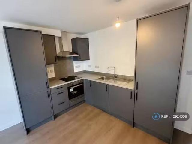 Just in! 1 BA 1 bedroom flat for rent in Hills Road, Cambridge.