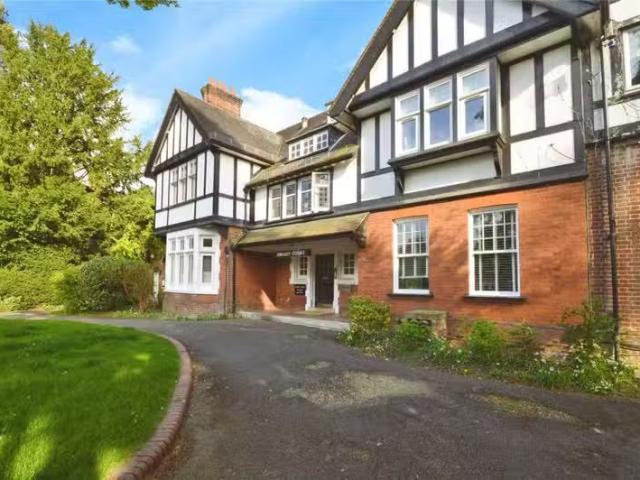 Cheap 1 BA 1 bedroom flat for rent in Lovelace Road, Surbiton.