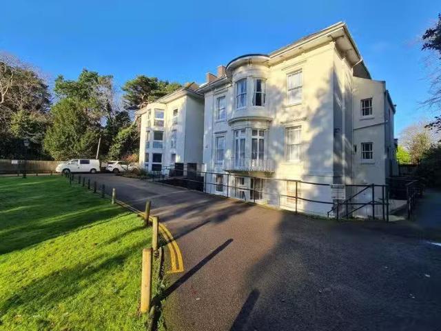 Cozy 1 BA 1 bedroom flat for rent in Large One Bedroom Ground.