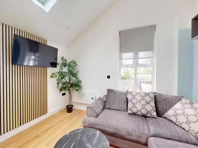 Charming 1 BA 1 bedroom flat for rent in Monthermer Road, Cath.