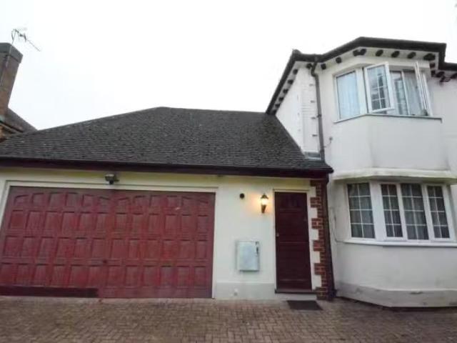Cheap 1 BA 1 bedroom flat for rent in St. Albans Road West, Ha.