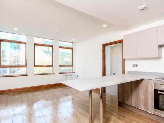 Unique 1 BA 1 bedroom flat for rent in Sydenham Road, Croydon.