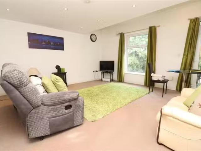 Charming 1 BA 1 bedroom flat for rent in Radfield Avenue, Darw.