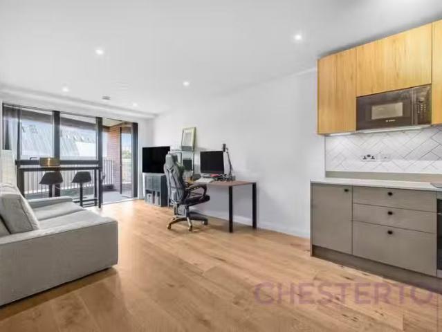 Rental! 1 BA 1 bedroom flat for rent in Waters Edge Court, 3 Y.