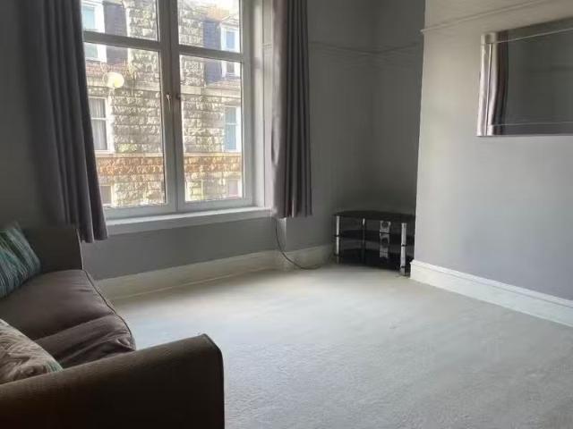 Cozy 1 BA 1 bedroom flat for rent in Wallfield Place, Rosemoun.