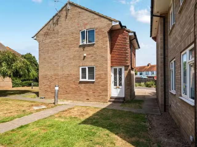 Cozy 1 BA 1 bedroom flat for rent in Wembley Gardens, Lancing.
