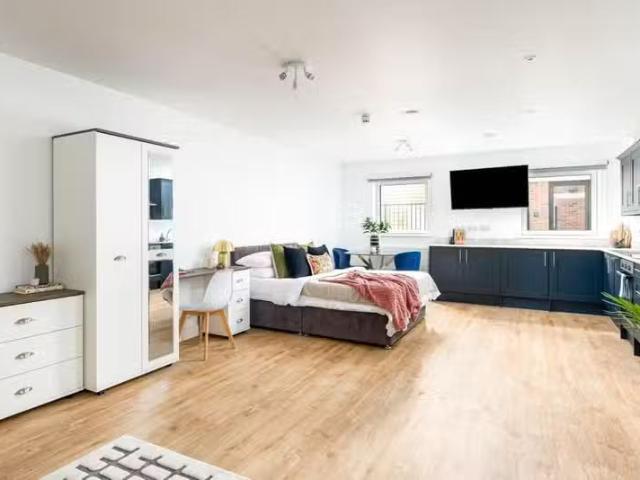 Rental! 1 BA 1 bedroom flat for rent in West Street, Bristol.