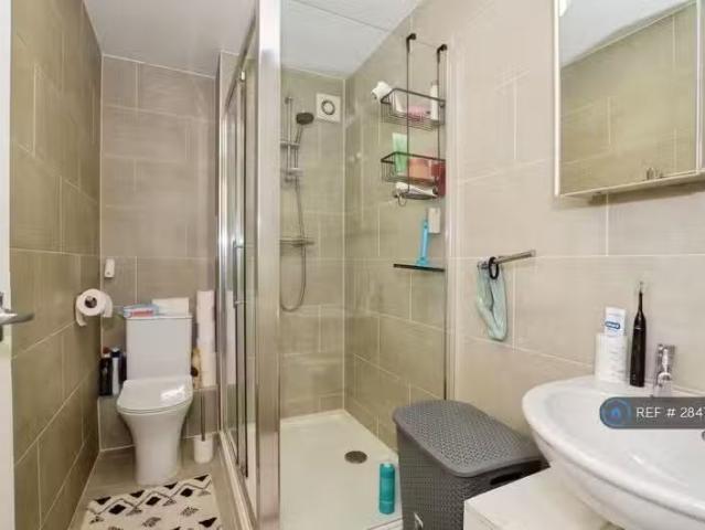 Nice 1 BA 1 bedroom flat for rent in Westfield Park, Pinner, HA5