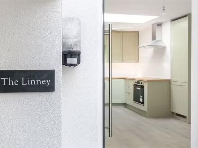 Charming 1 BA 1 bedroom Flat to rent, Chapel Street, Sidmouth.