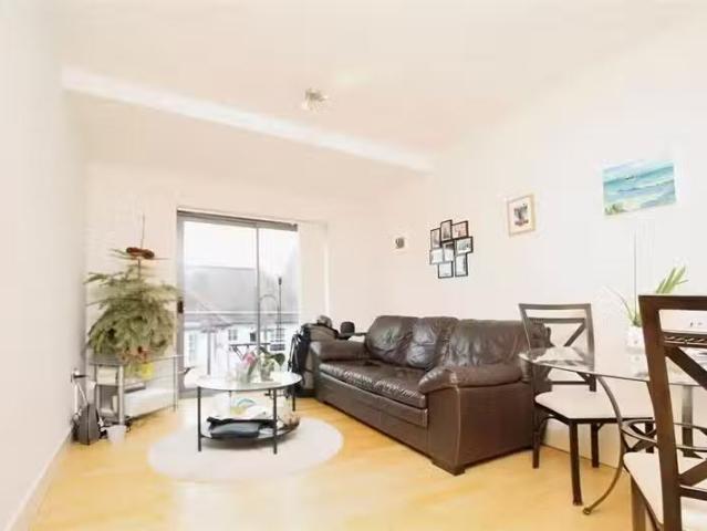 Unique 1 BA 1 bedroom Flat to rent, Church Road, Egham, TW20.