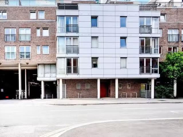 Nice 1 BA 1 bedroom Flat to rent, Cross Street, Portsmouth, PO.