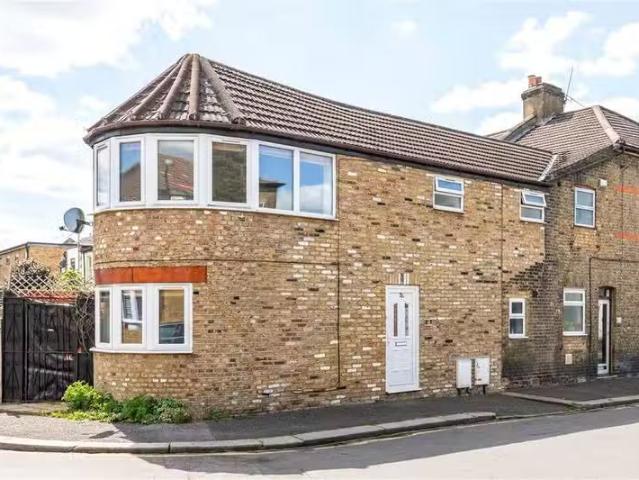 Cheap 1 BA 1 bedroom Flat to rent, Station Road, Walthamstow.