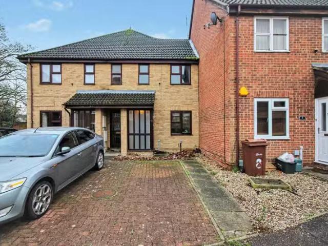 New 1 BA 1 bedroom ground floor flat for rent in Mead Path, Ch.