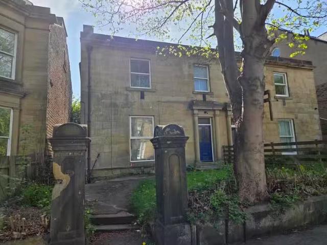 Unique 1 BA 1 bedroom ground floor flat for rent in New North.